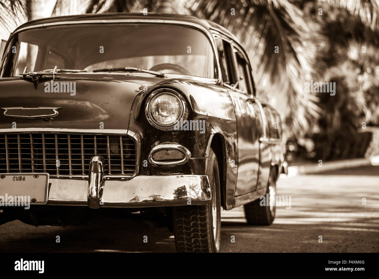 White classic car park hi-res stock photography and images - Alamy