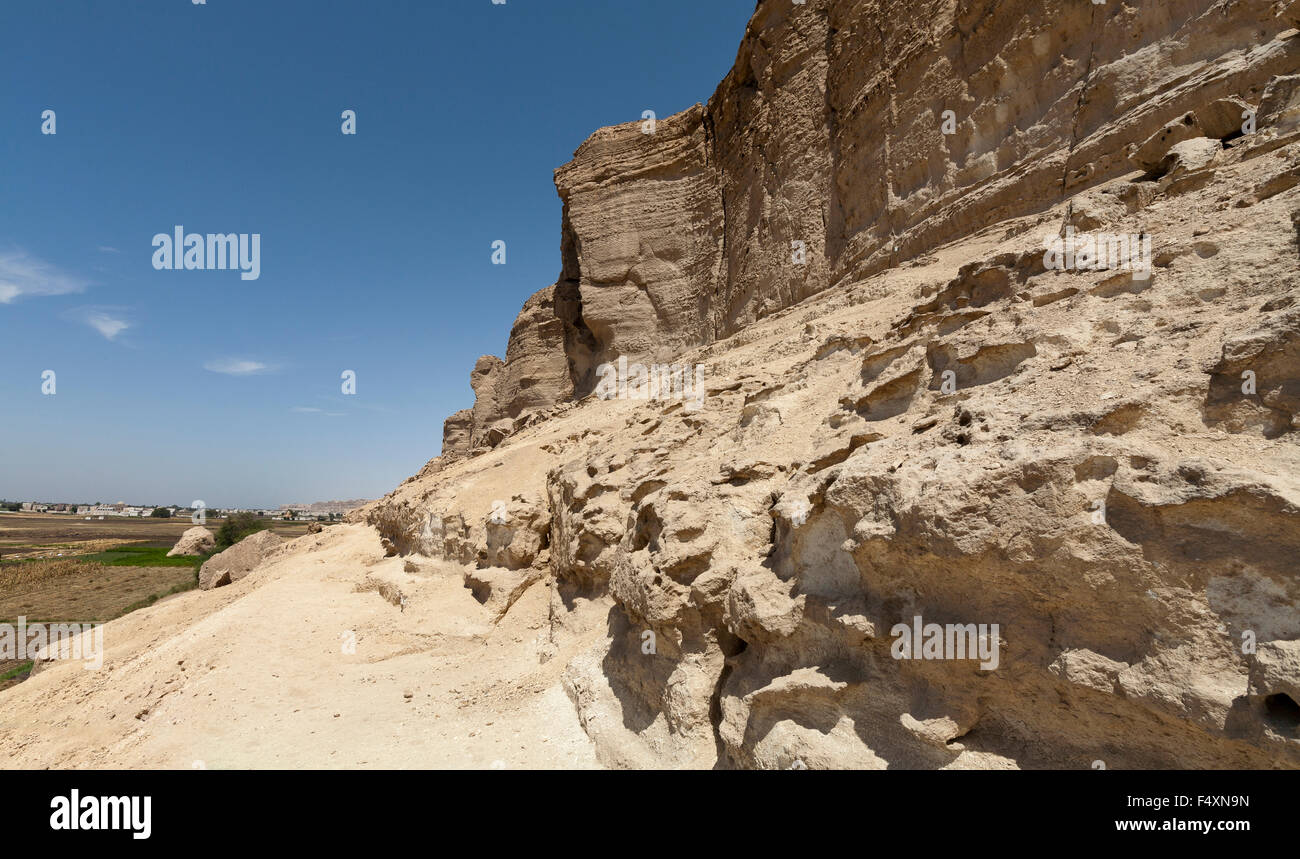 Cliff face tombs hi-res stock photography and images - Alamy