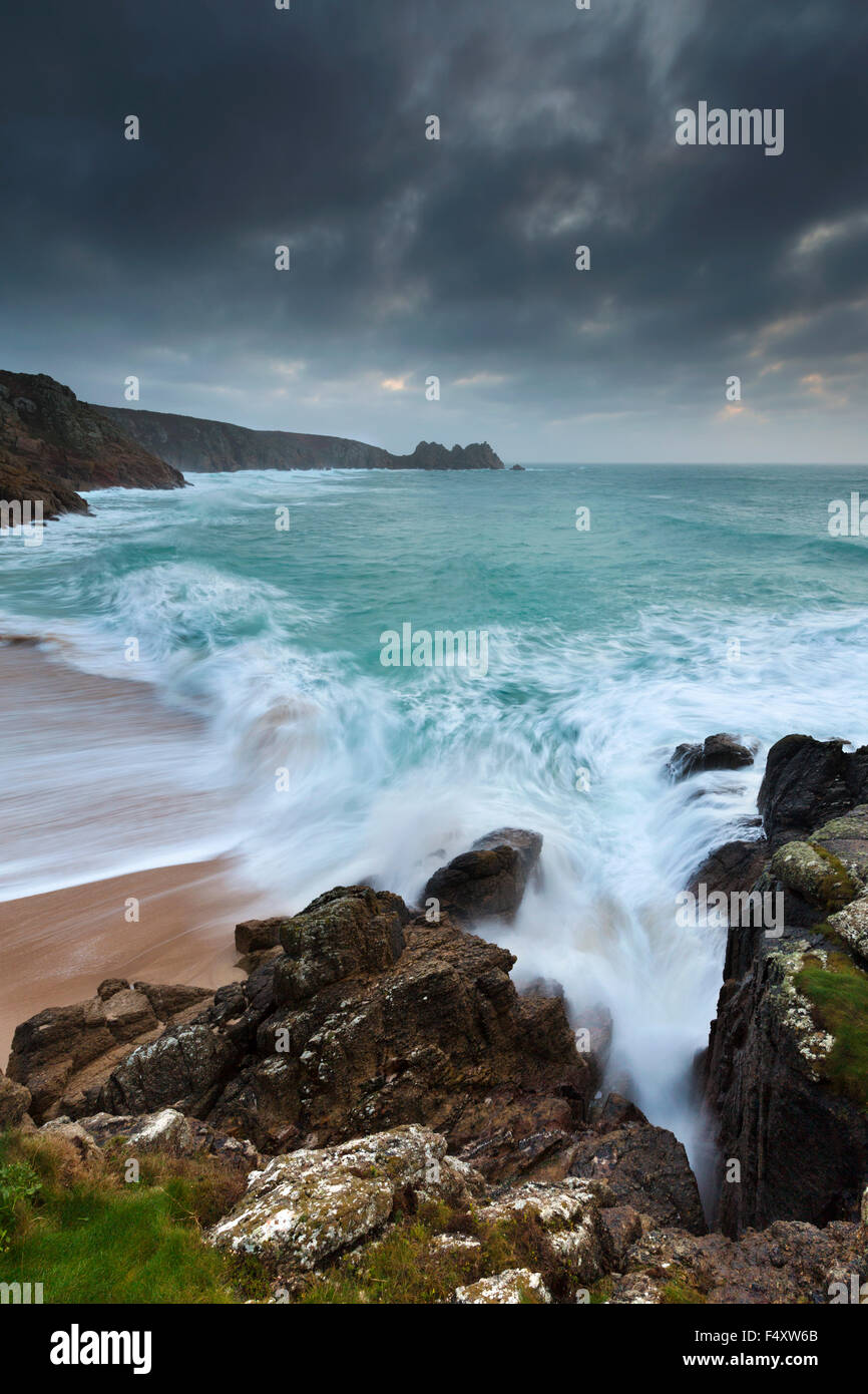 Breaking dawn beach hi-res stock photography and images - Alamy