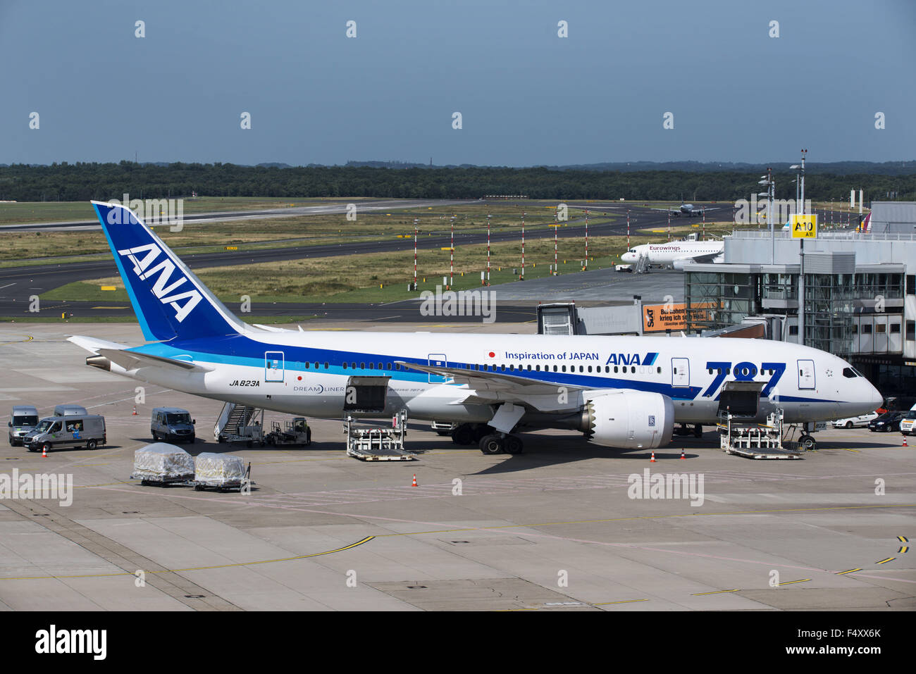 ANA Boing 787, All Nippon Airways, loading, Düsseldorf Airport, DUS ...