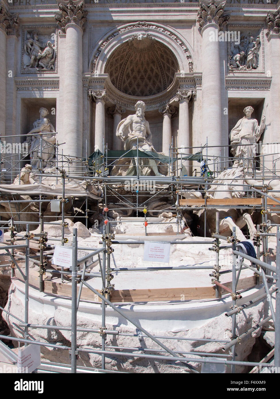 The Building Behind Trevi Fountain