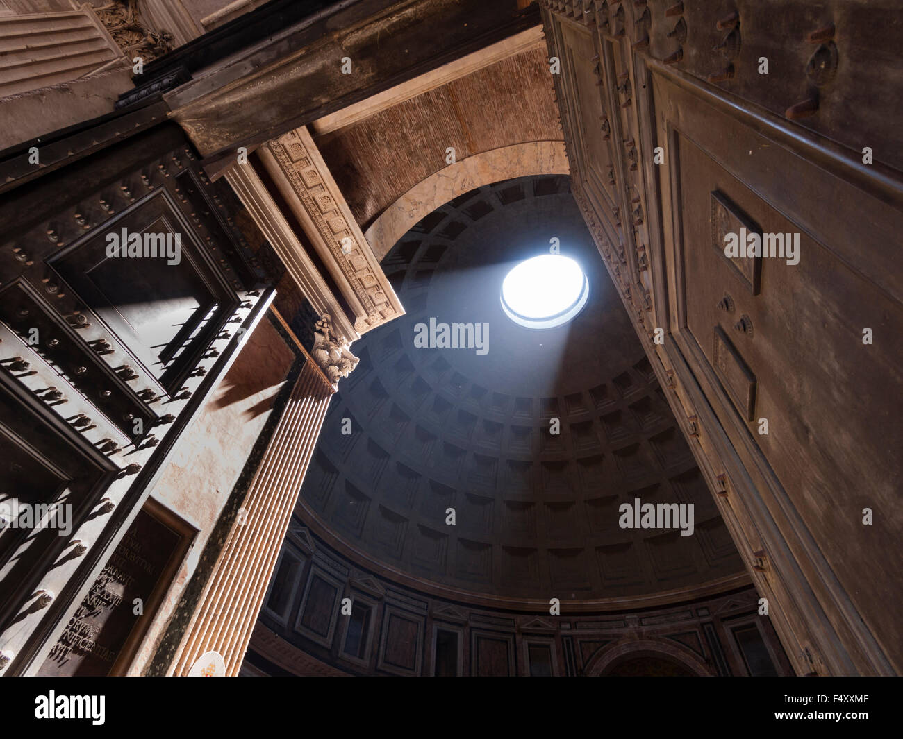 Pantheon roof hi-res stock photography and images - Alamy