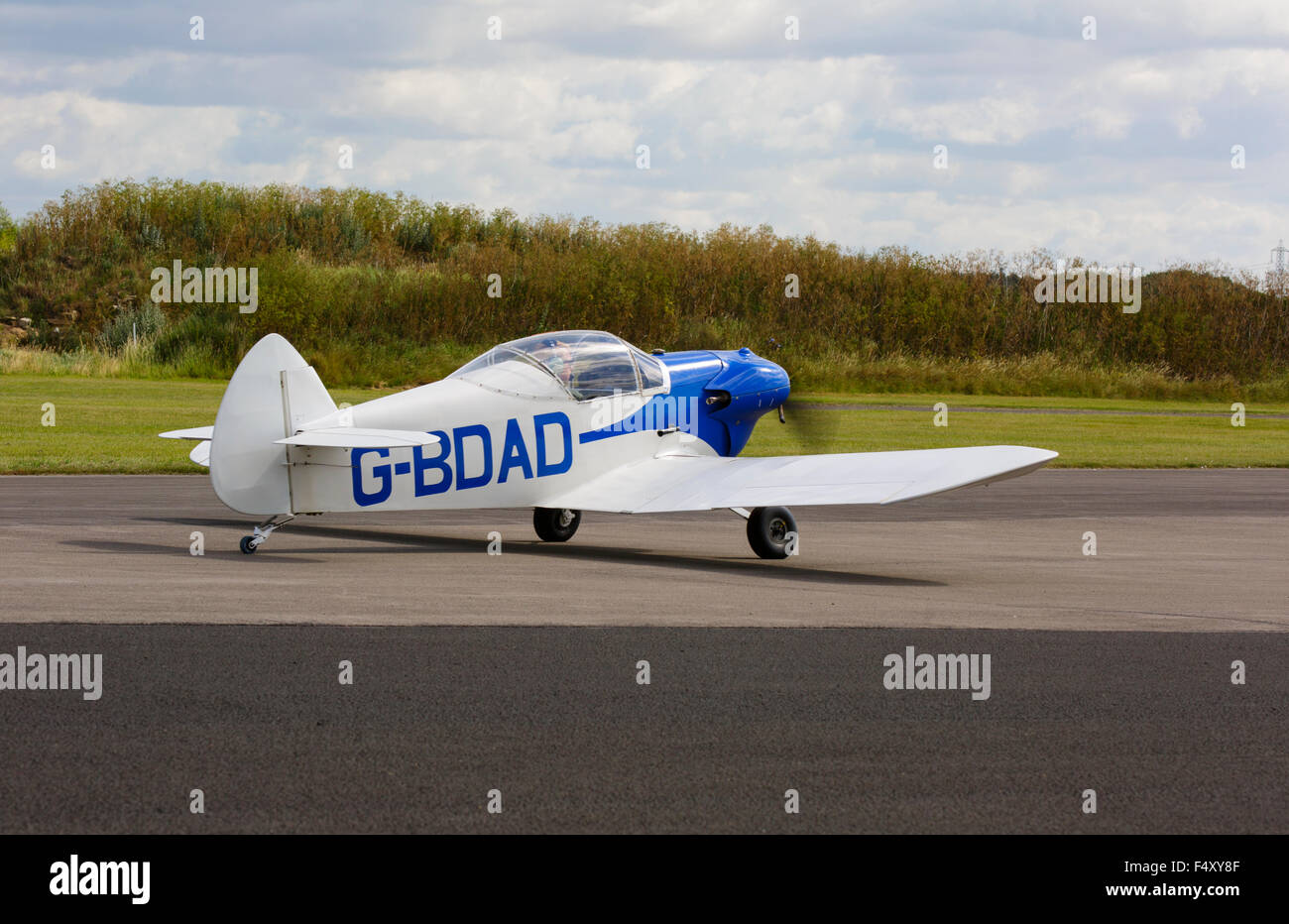 Piston engine low wing monoplane hi-res stock photography and images ...