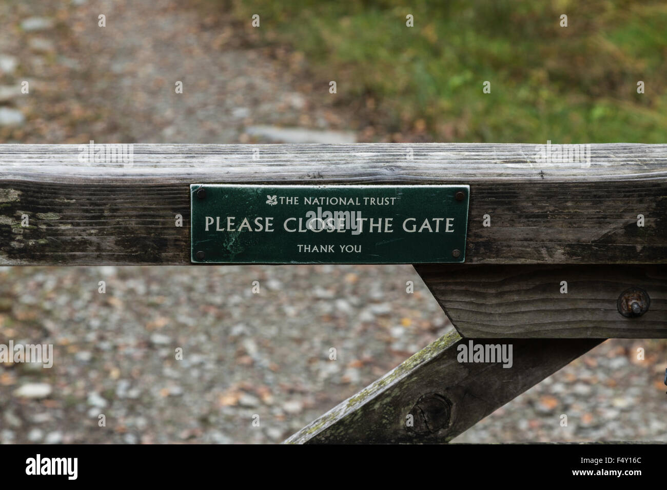 Please Close the Gate Sign Stock Photo - Alamy