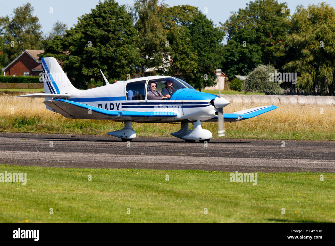 Pierre Robin CEA DR400-160 Chevalier G-BAPX taxiing at Sturgate ...
