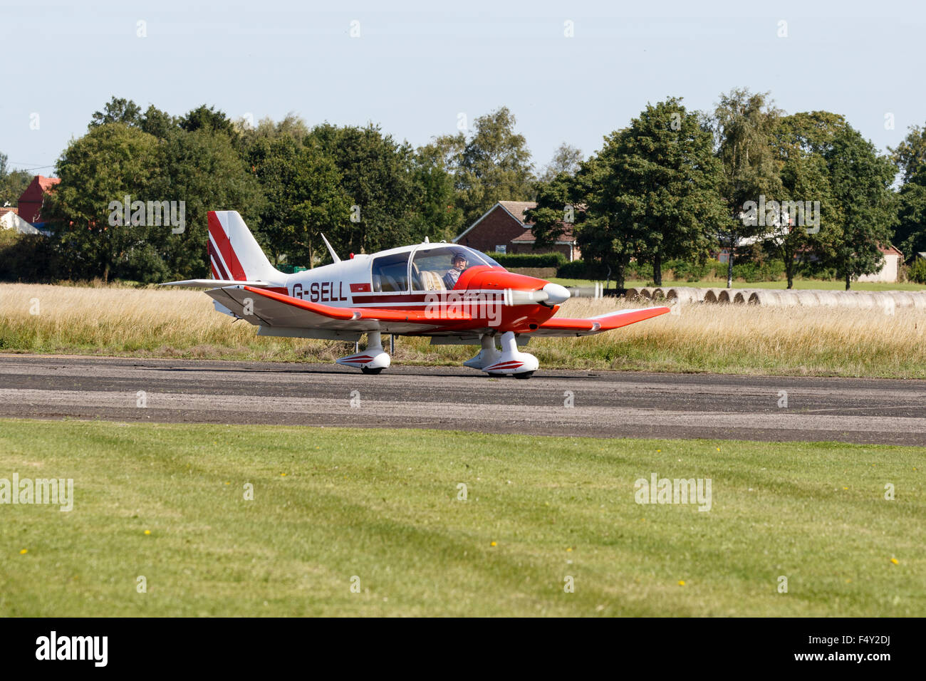 Pierre Robin CEA DR400-180 Regent G-SELL taxiing at Sturgate Airfield ...