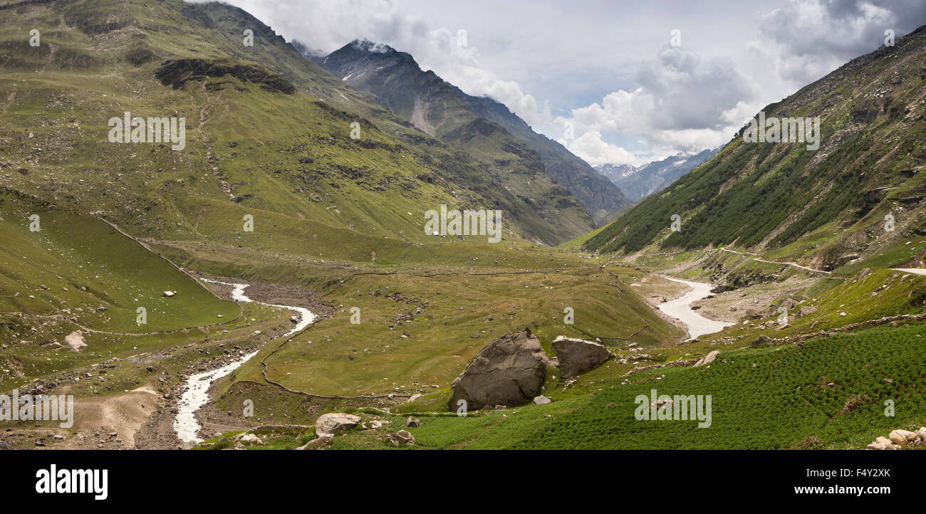 India, Himachal Pradesh, Lahaul Valley, Chhatru, Chandra River, road to ...