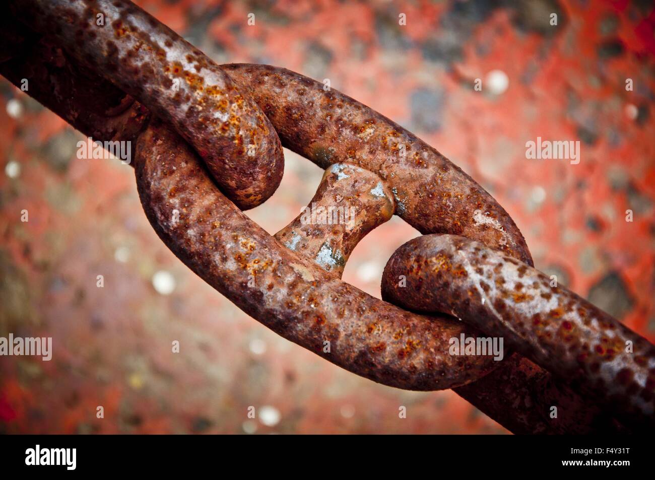 Chain links hanging hi-res stock photography and images - Alamy