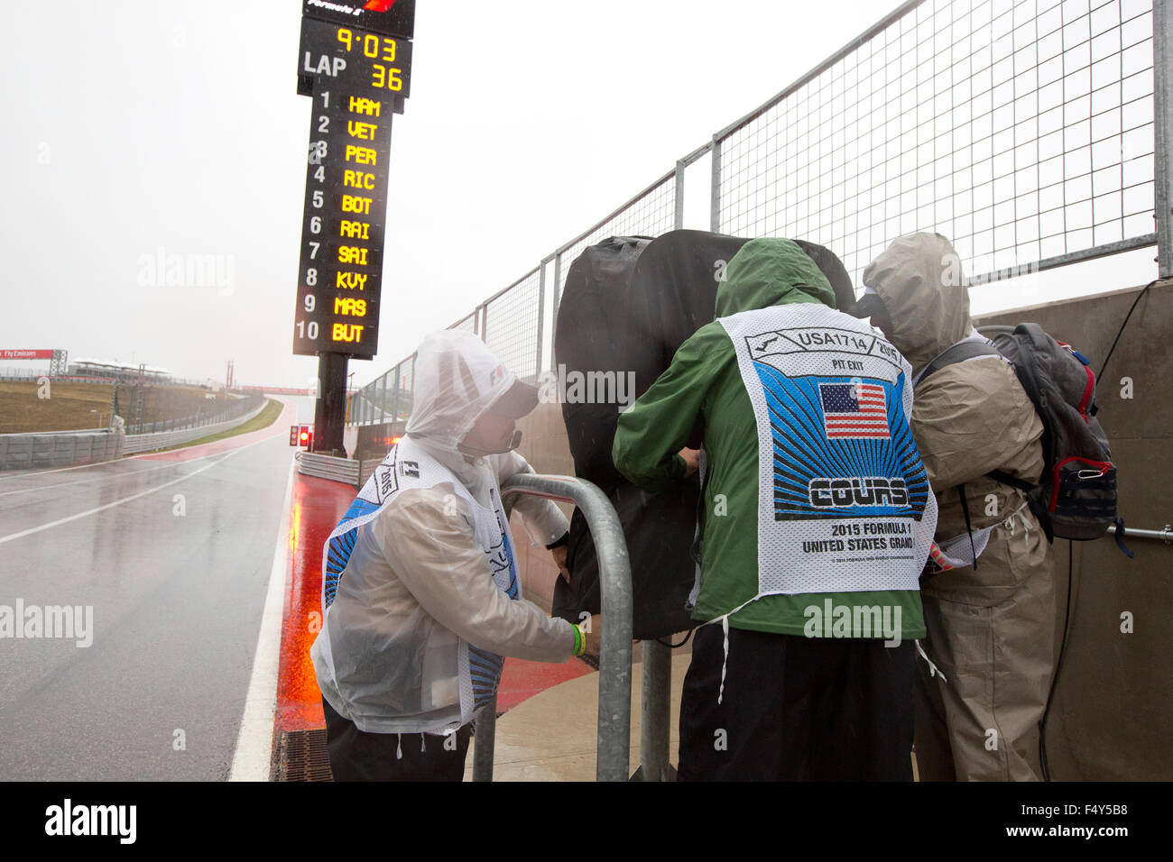 Formula 1 track workers hi-res stock photography and images - Alamy
