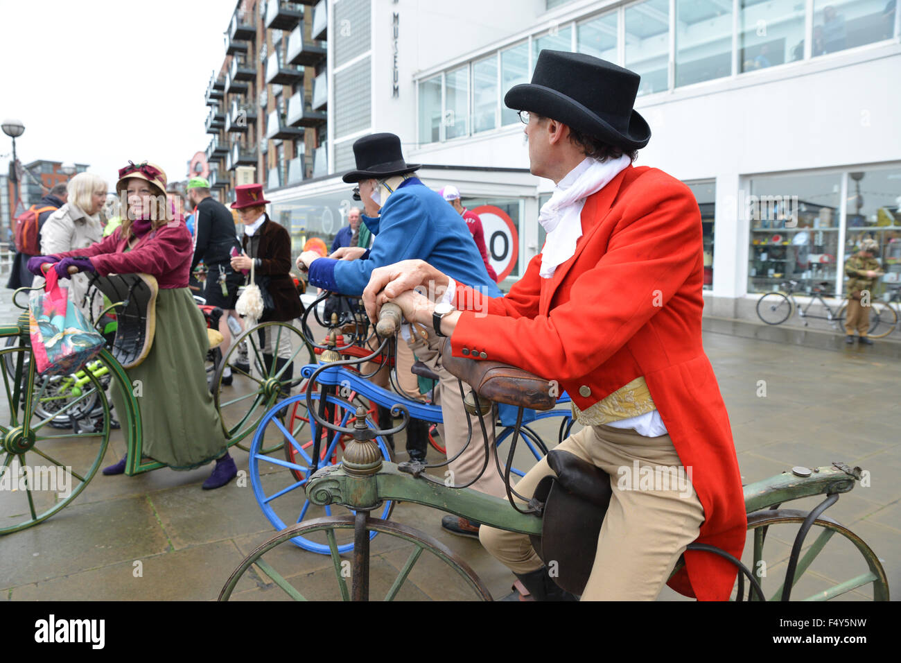 Veteran Cycle Club 60th anniversary bike ride from Herne Hill Velodrome ...