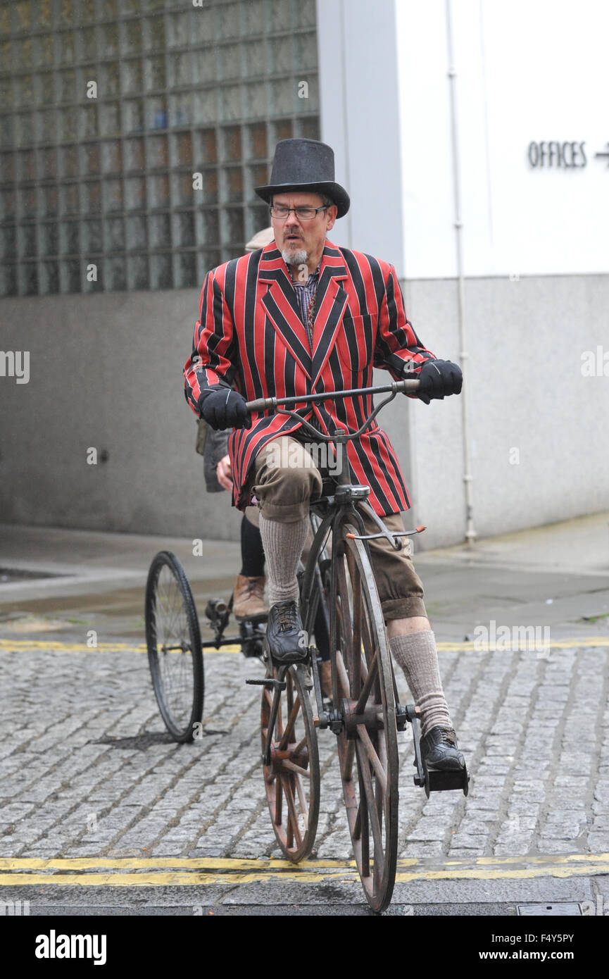 Veteran Cycle Club 60th anniversary bike ride from Herne Hill Velodrome ...