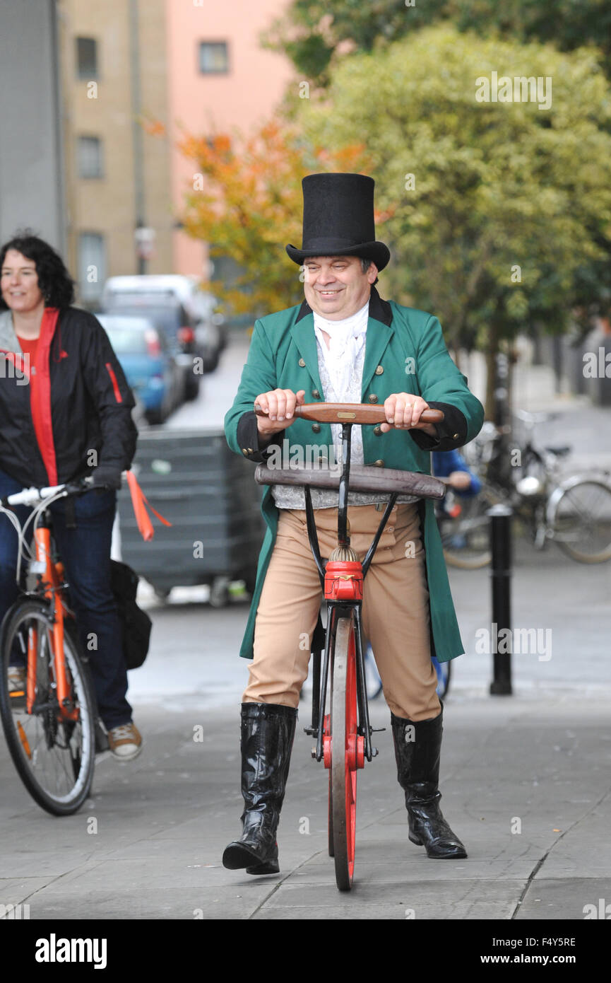 Veteran Cycle Club 60th anniversary bike ride from Herne Hill Velodrome ...