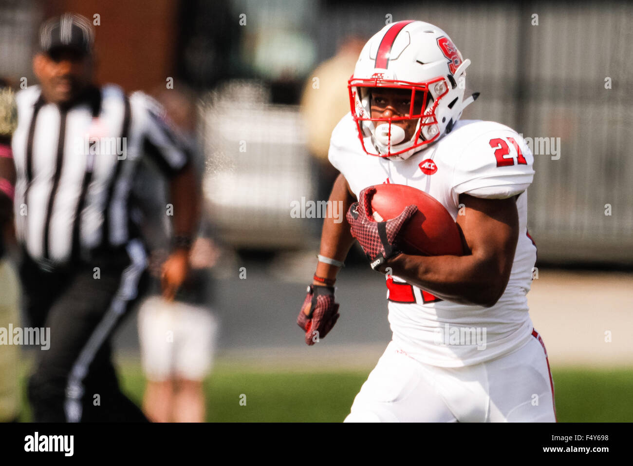 Winston-Salem, NC, USA. 24th Oct, 2015. running back Matthew Dayes (21 ...