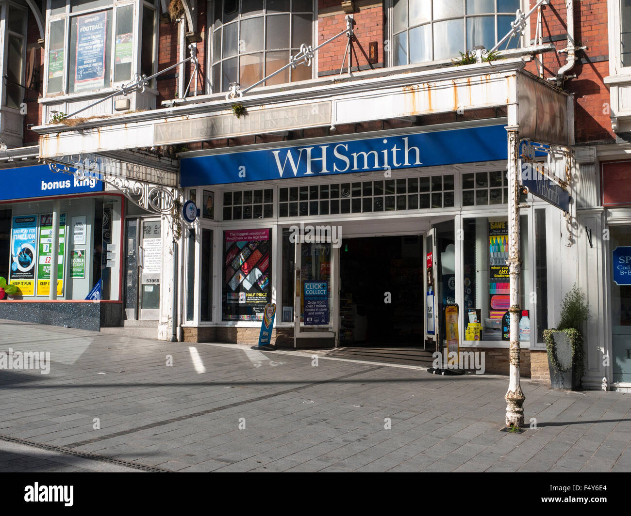 Whsmith hi-res stock photography and images - Alamy