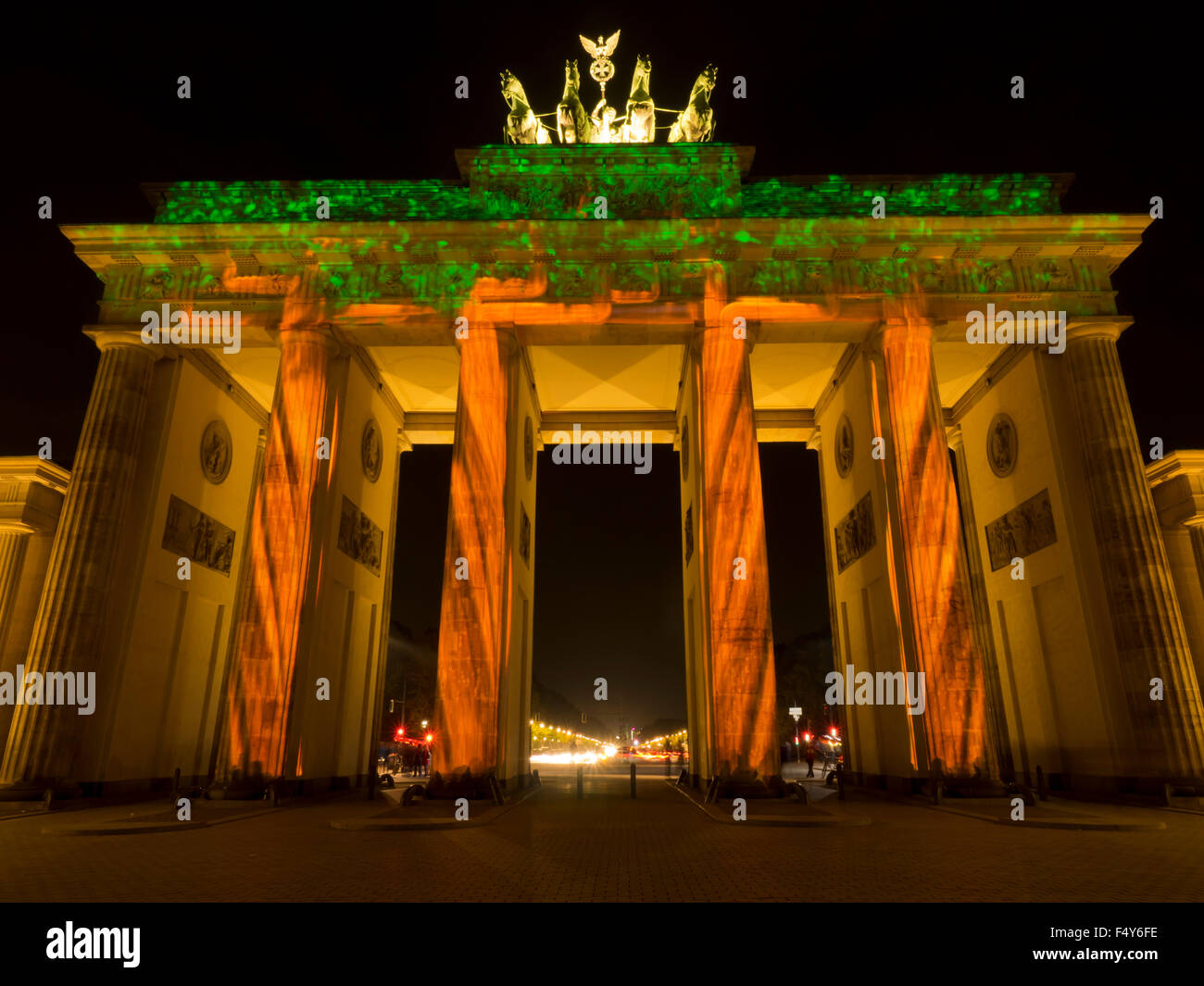 Brandenburger Tor während Festival of Lights in Berlin Stock Photo - Alamy