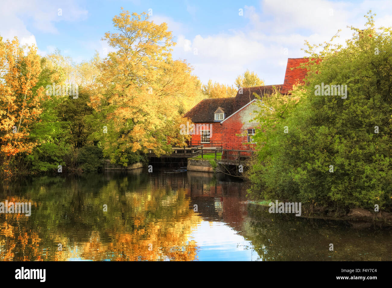 Flatford mill hi-res stock photography and images - Alamy