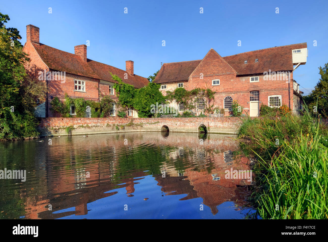 Flatford mill hi-res stock photography and images - Alamy