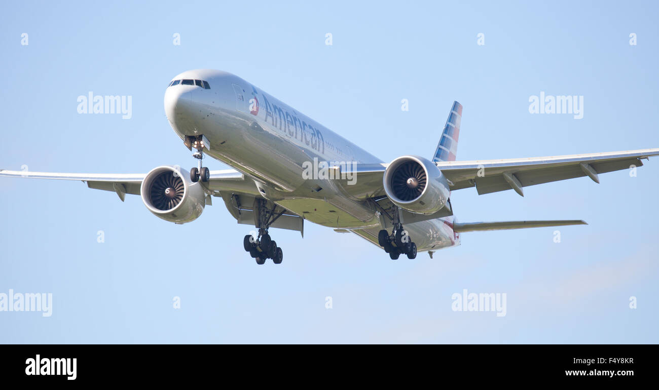 American Airlines Boeing 777 N717AN coming into land at London Heathrow ...