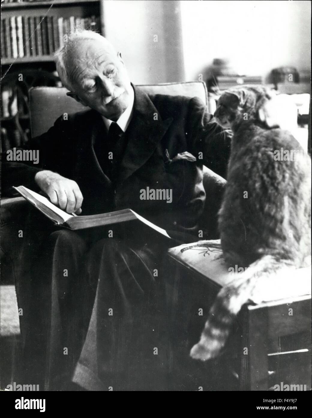 John masefield hi-res stock photography and images - Alamy