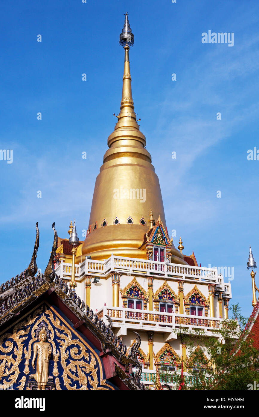Wat Soi Thong in the center of Bangkok, Thailand Stock Photo - Alamy