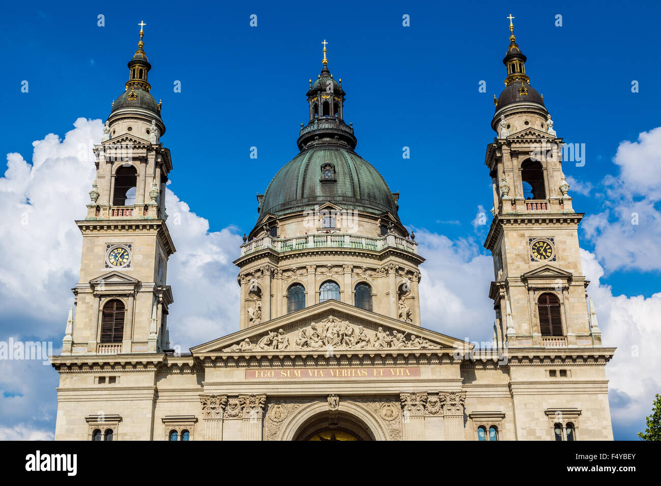 St. Stephen's Basilica, the largest church in Budapest, Hungary Stock ...