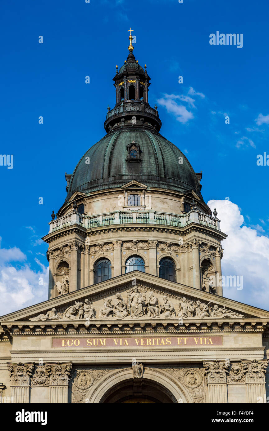 St. Stephen's Basilica, the largest church in Budapest, Hungary Stock ...