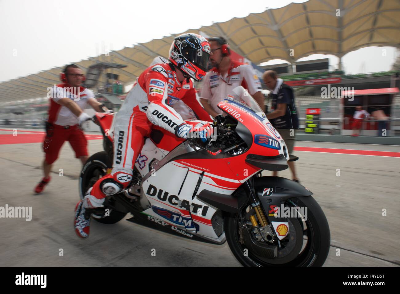 Team ducati in the pits hi-res stock photography and images - Alamy