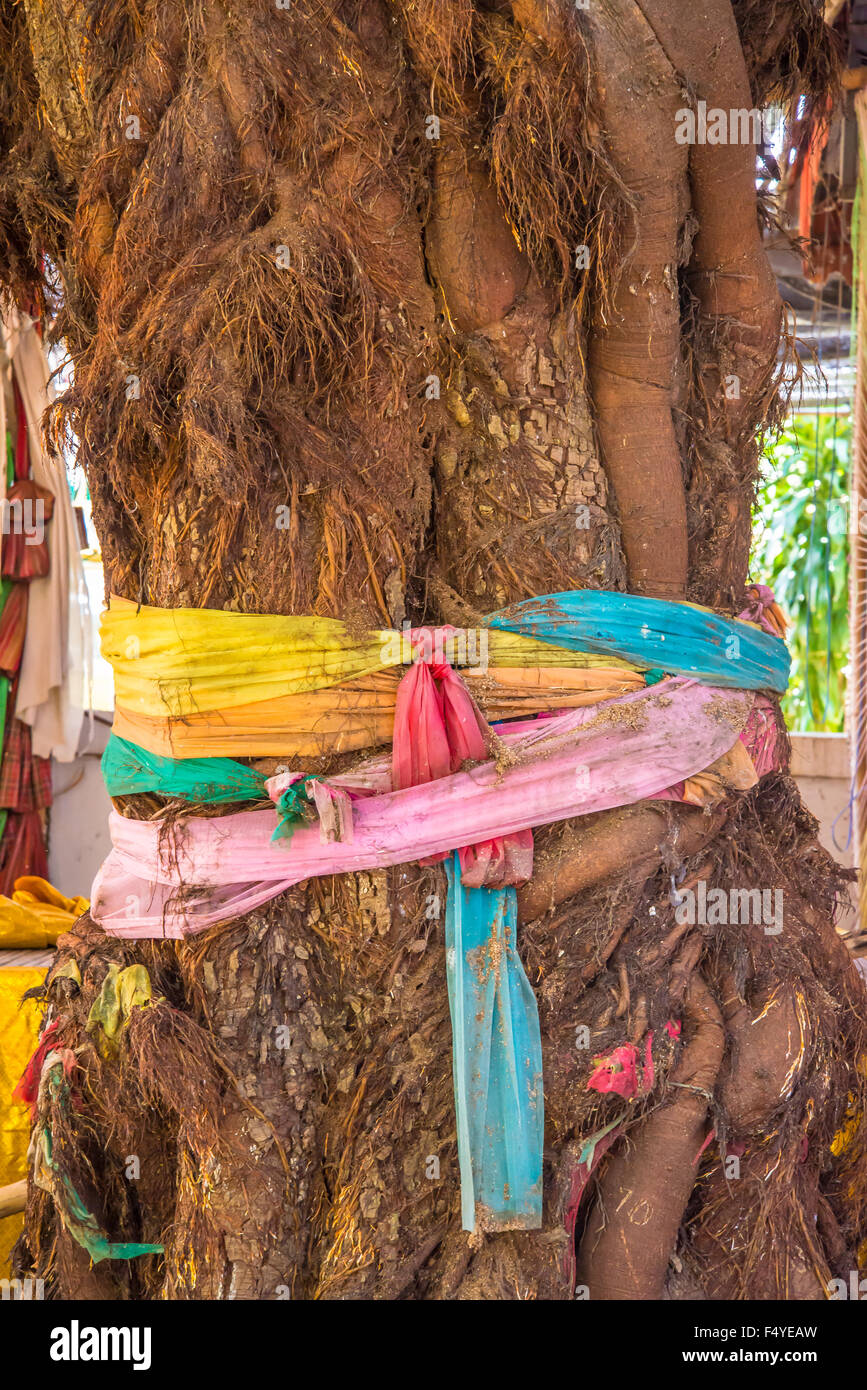 Tie threads hi-res stock photography and images - Alamy
