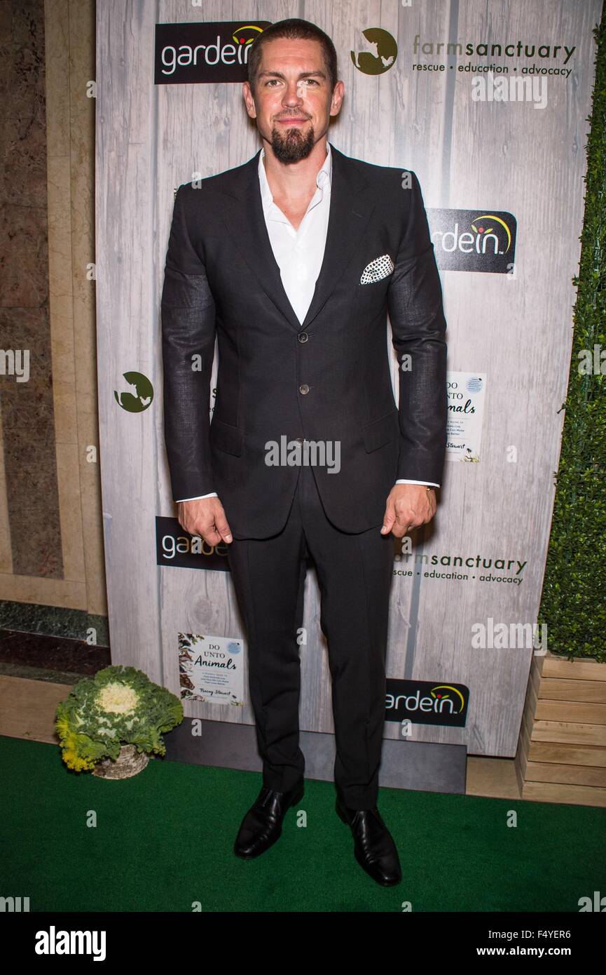 New York, NY, USA. 24th Oct, 2015. Steve Howey at arrivals for Farm ...