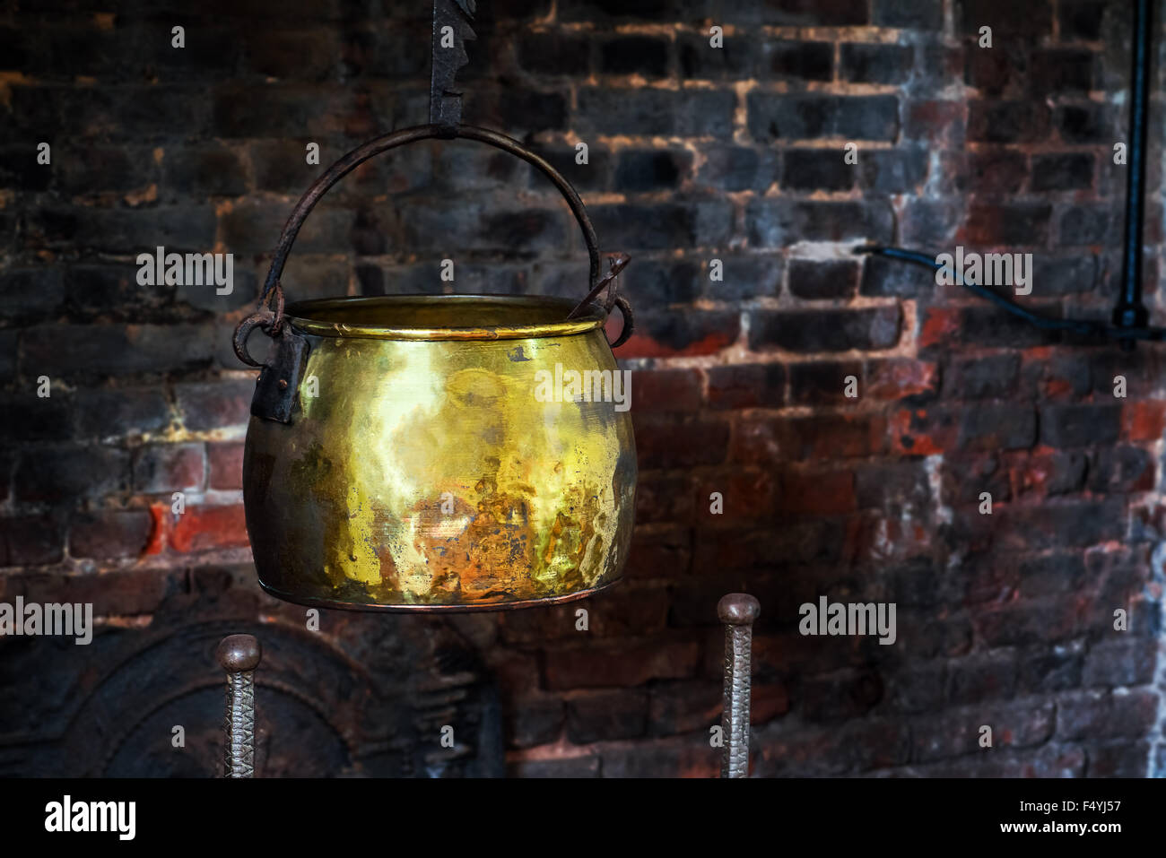Large cooking pot hi-res stock photography and images - Alamy