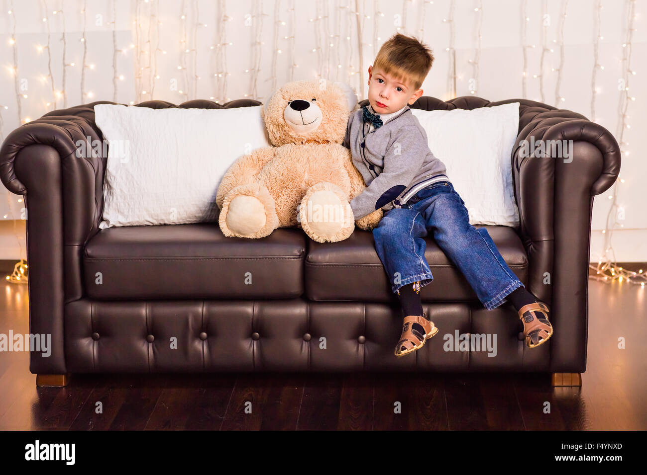 Portrait of little boy with teddy bear at home Stock Photo - Alamy