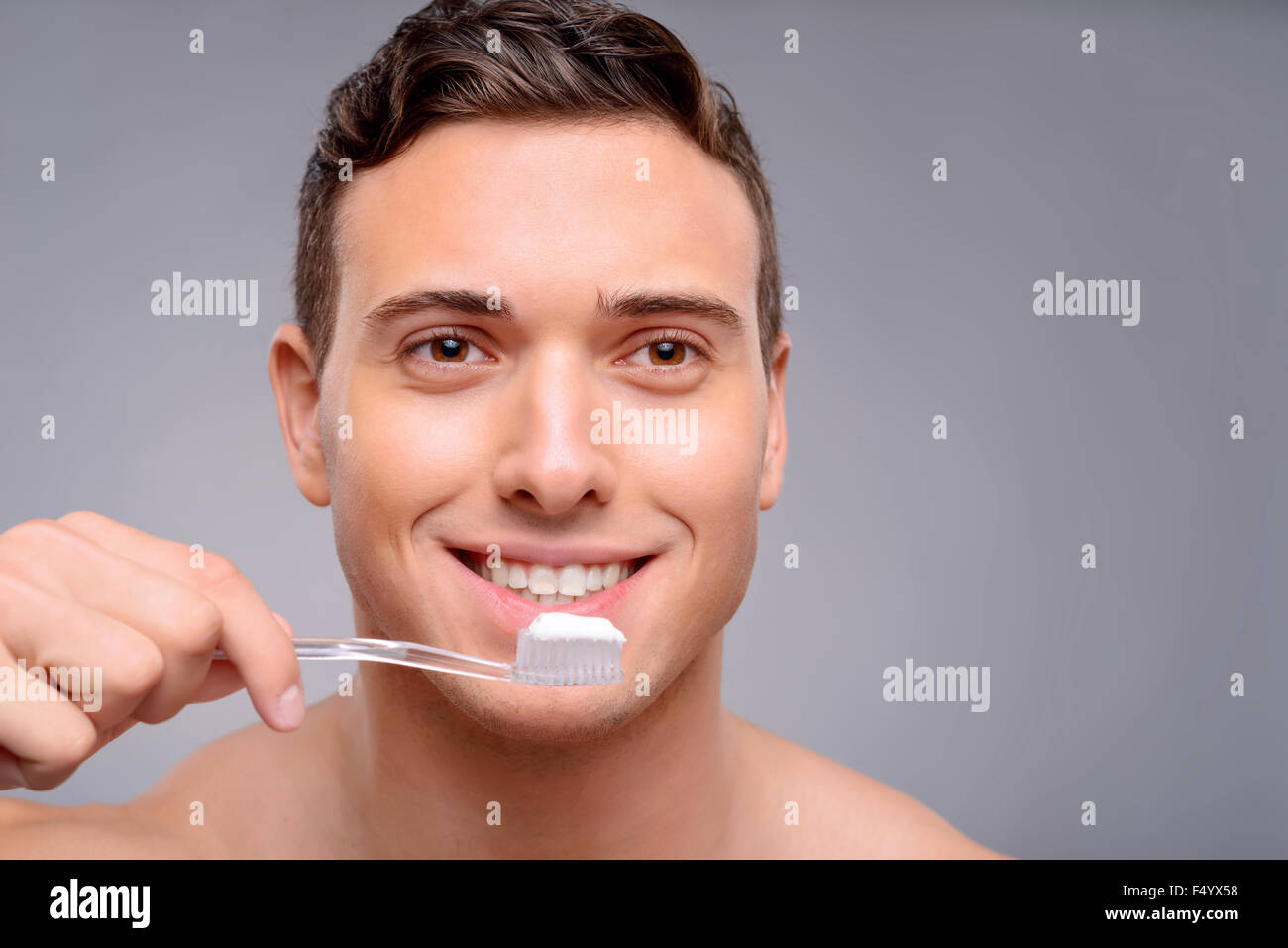 Handsome man cleaning teeth Stock Photo - Alamy