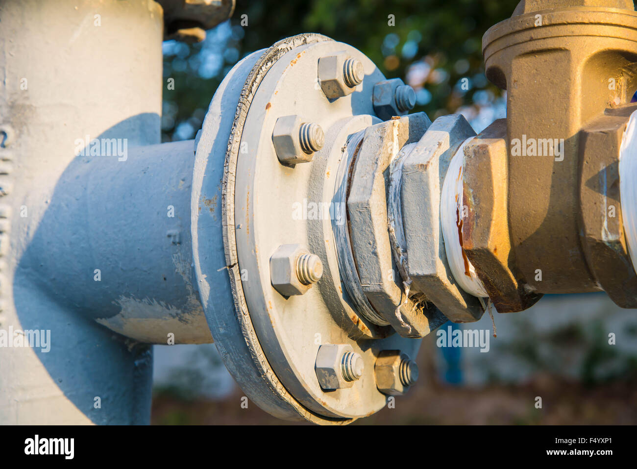 Tighten the bolts that connect the steel pipe Stock Photo - Alamy