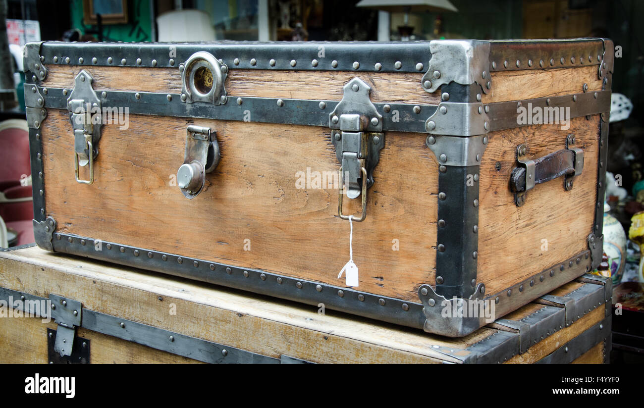Old hinge case hi-res stock photography and images - Alamy