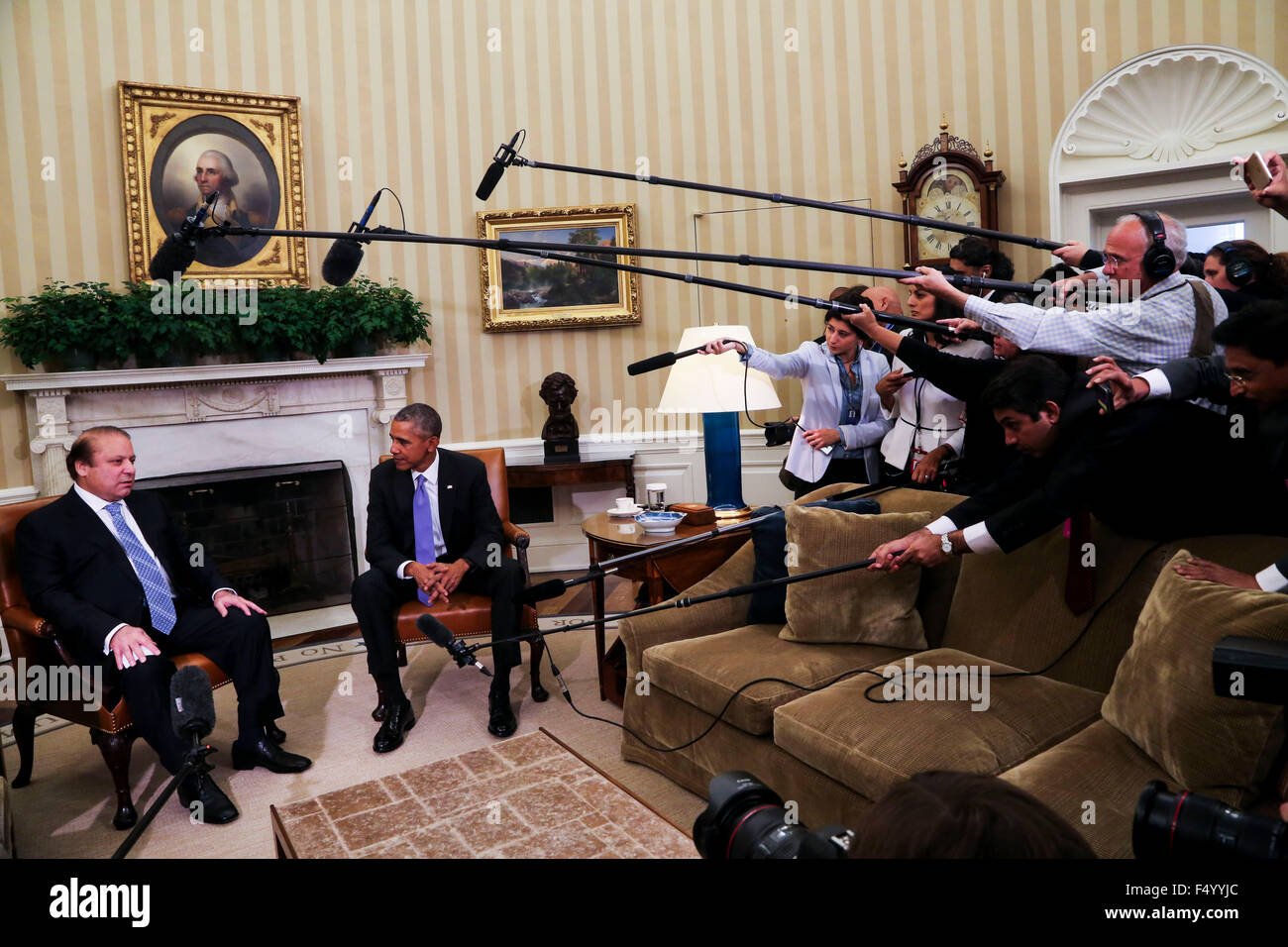 United States President Barack Obama (R) holds a bilateral meeting with ...