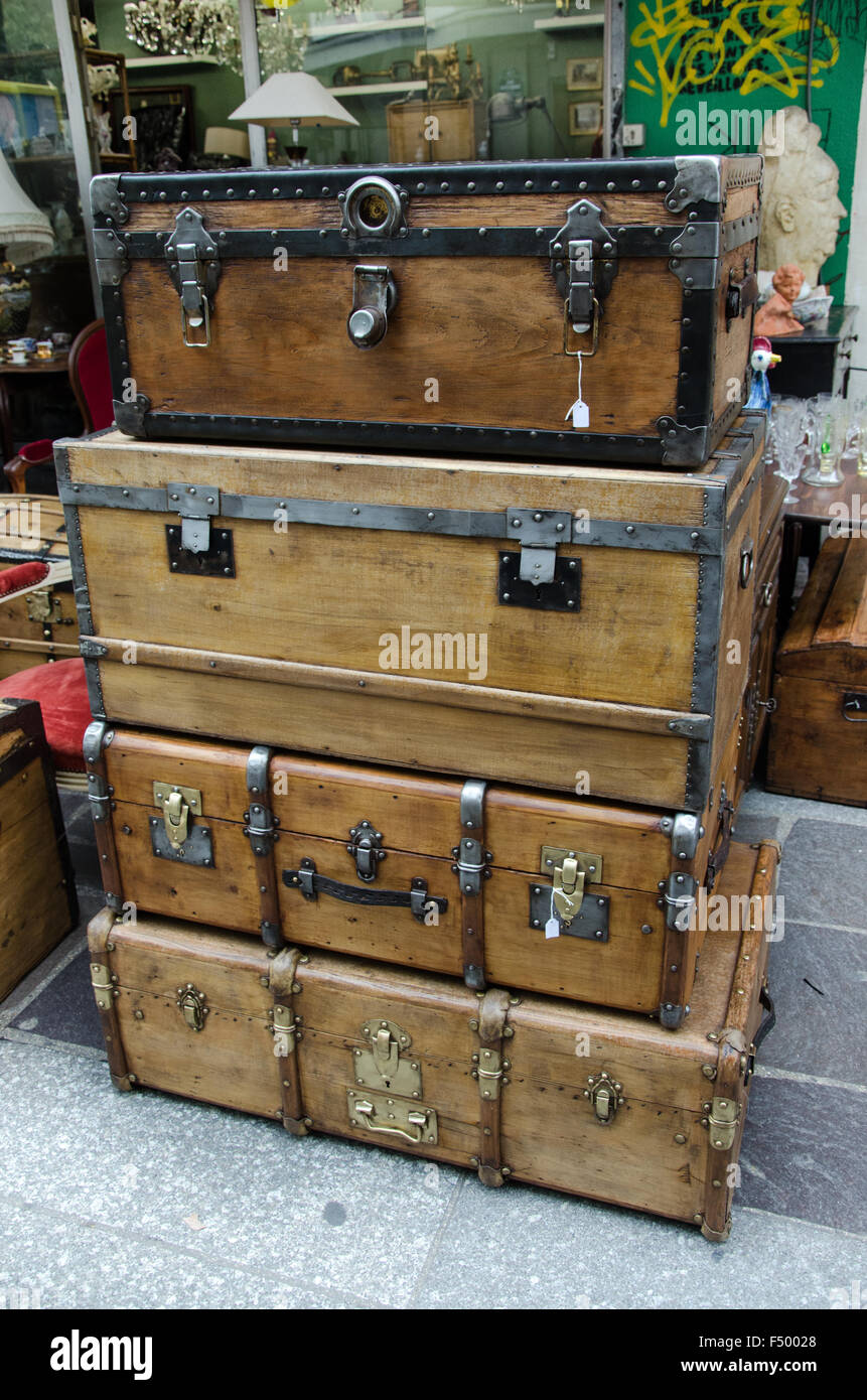 Old packing cases hi-res stock photography and images - Alamy