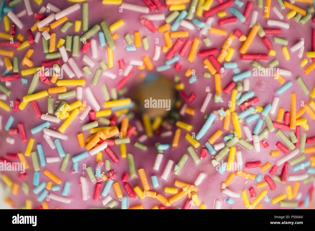 Pink iced cake hi-res stock photography and images - Alamy