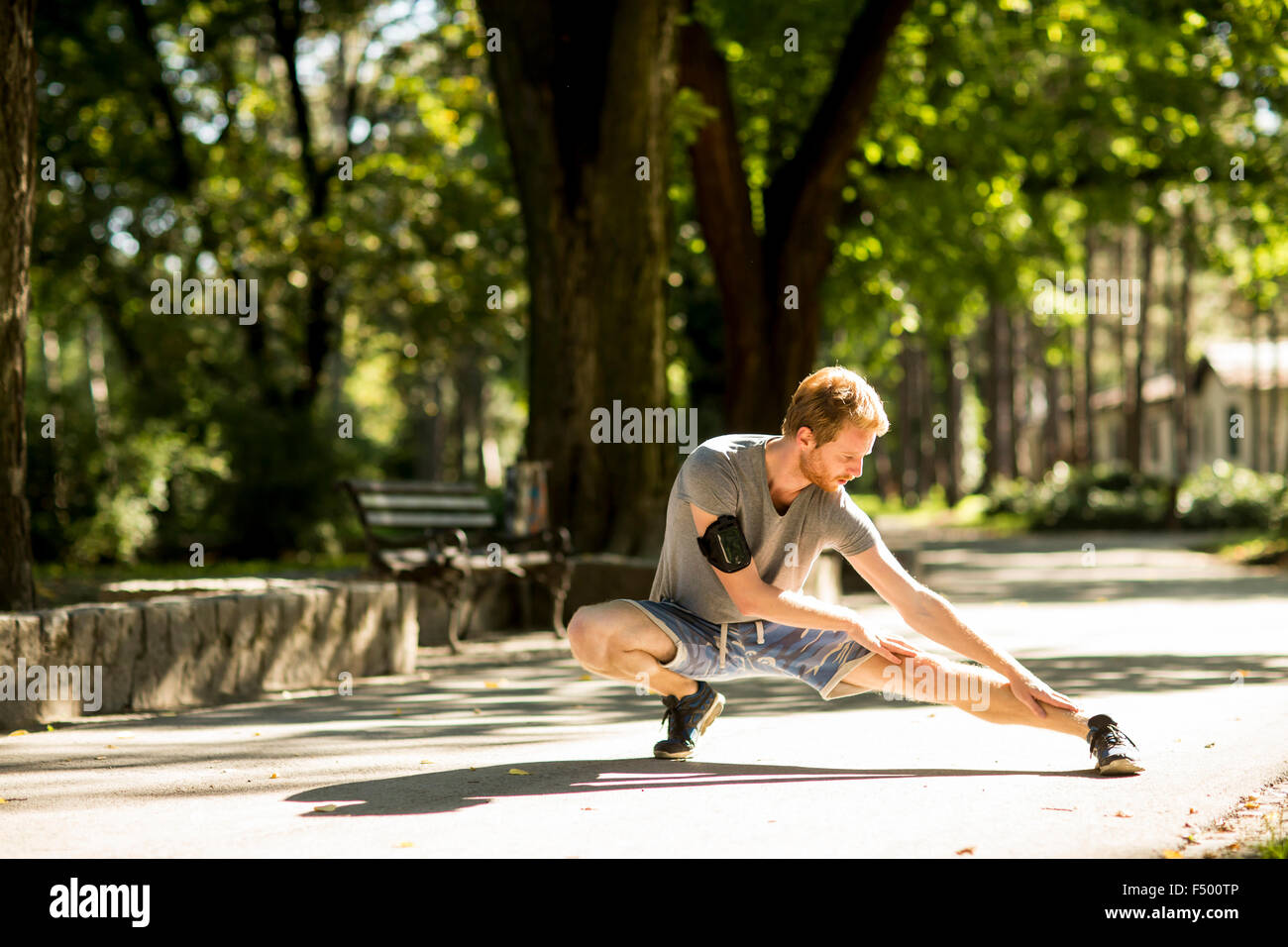 Young man having a workout in the autumn park Stock Photo - Alamy