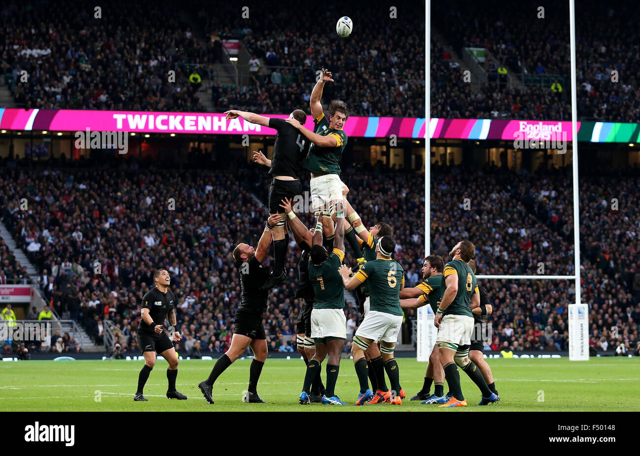 Lineout rugby south africa hi-res stock photography and images - Alamy