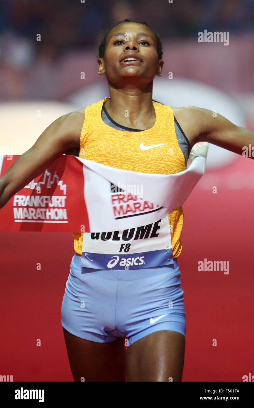 Gulume tollesa chala finish marathon hi-res stock photography and ...