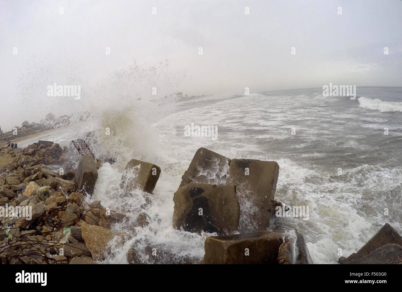 Gaza City, Gaza Strip, Palestinian Territory. 25th Oct, 2015. Waves ...