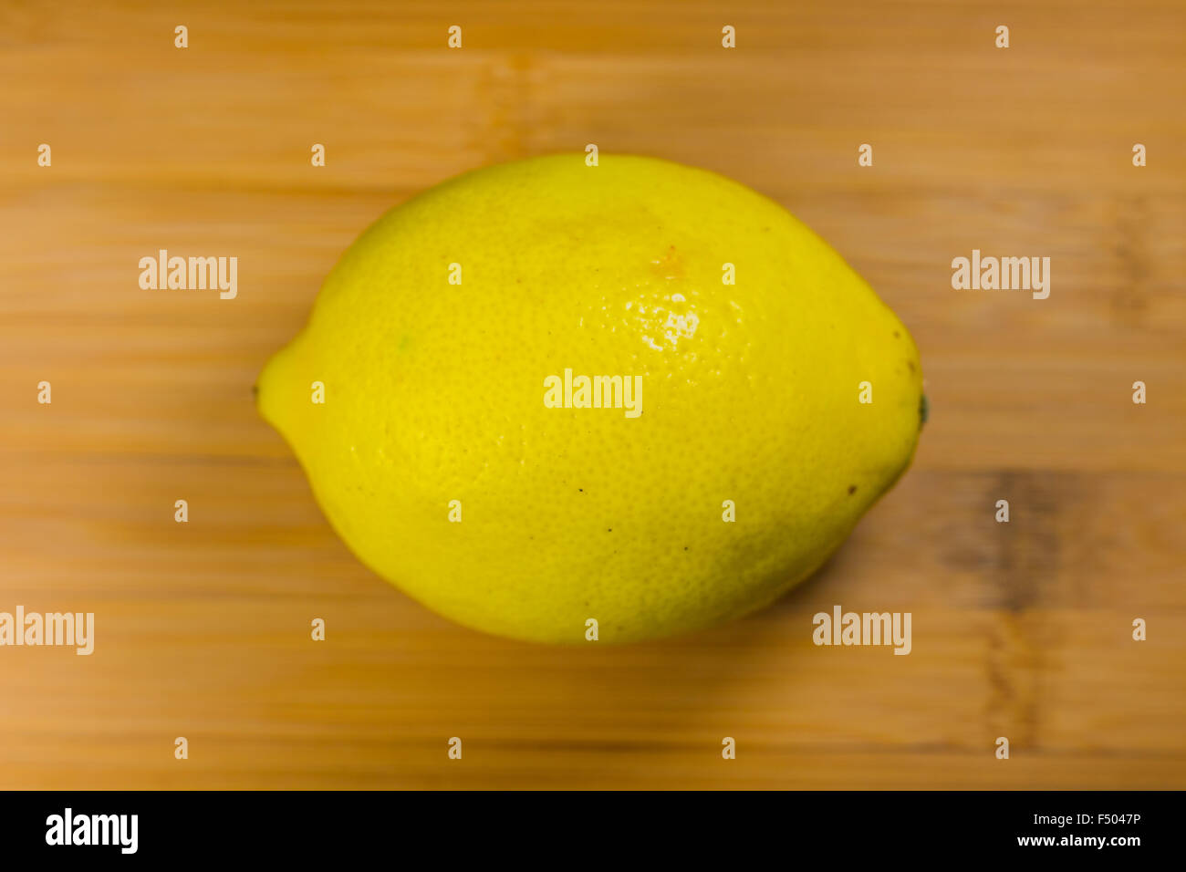Lemons on wooden table Stock Photo - Alamy