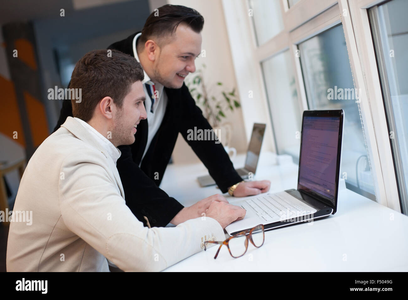 Team leader helping to solve a problem Stock Photo - Alamy