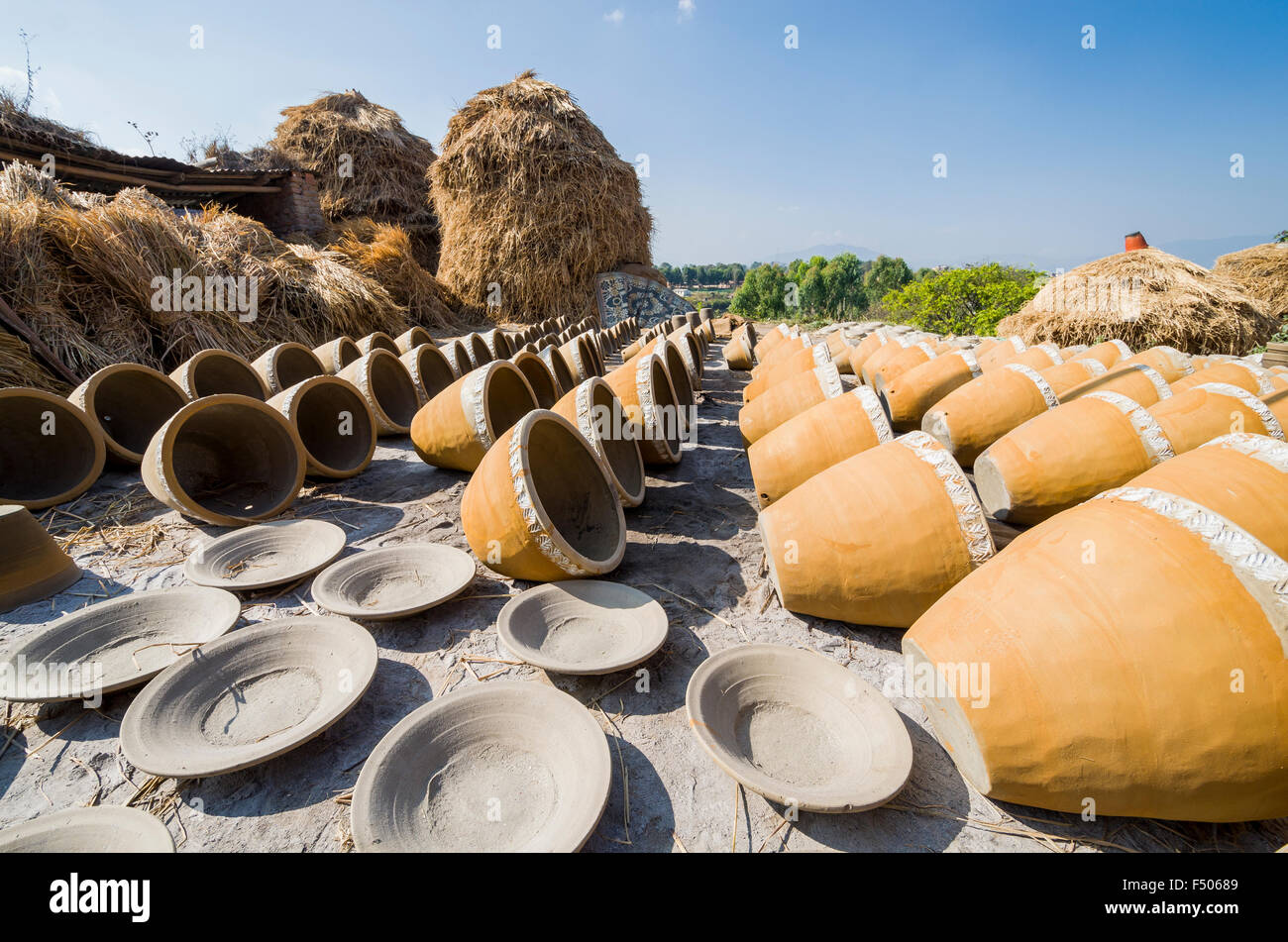 Newly made pottery is drying in the sun Stock Photo - Alamy