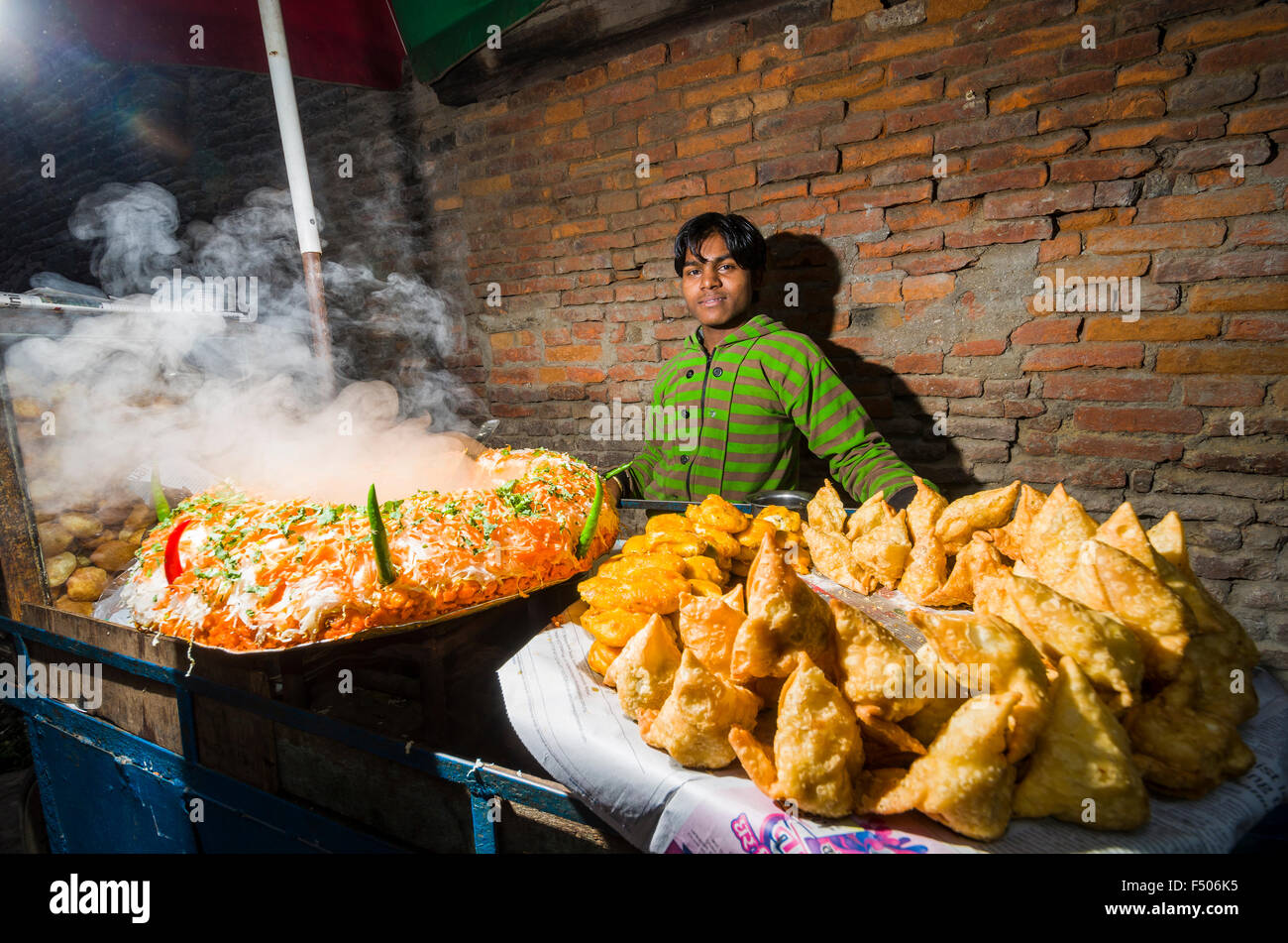 Samosas sold on the street by a man Stock Photo - Alamy