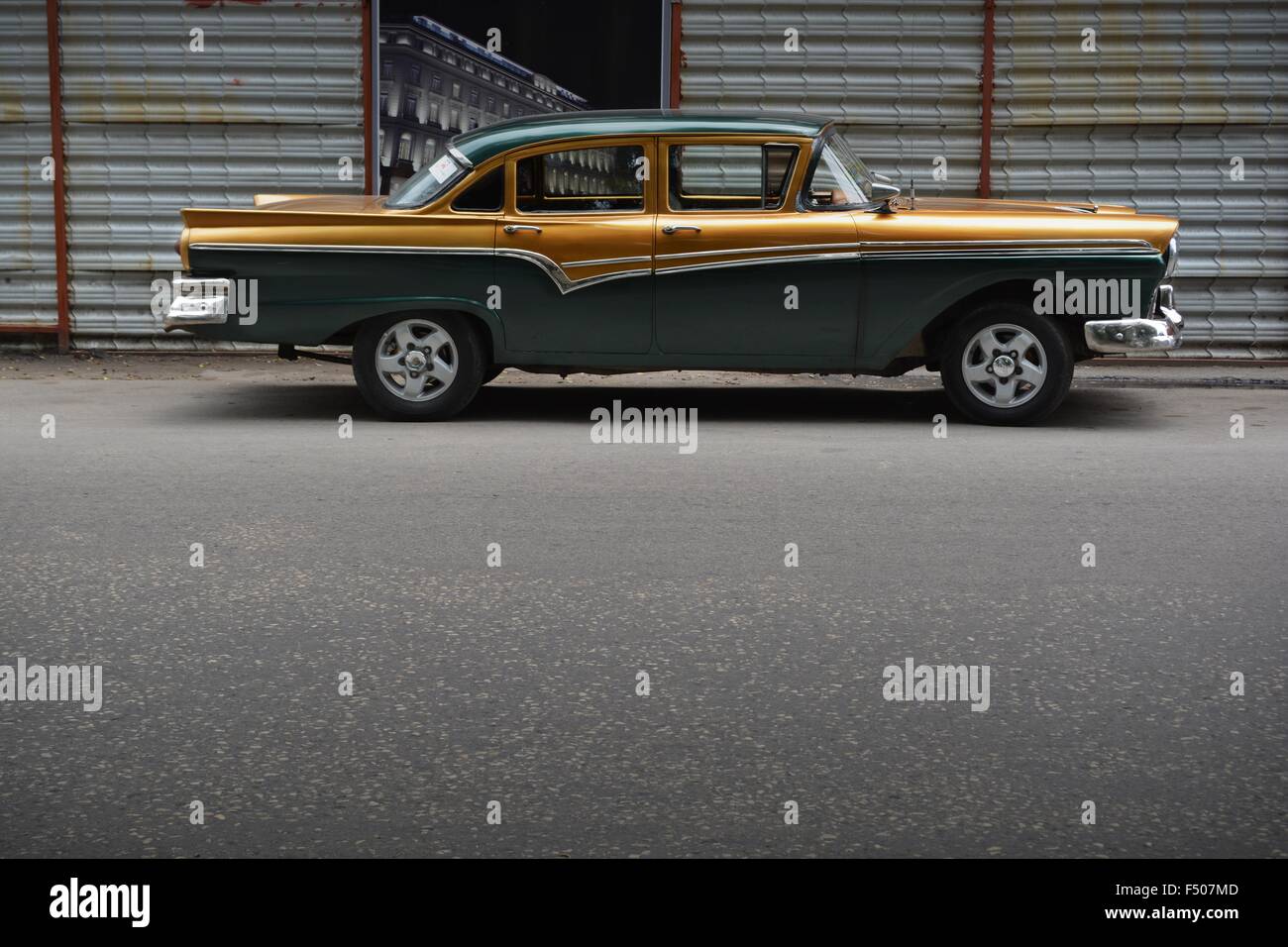 Old car side view parked hi-res stock photography and images - Alamy