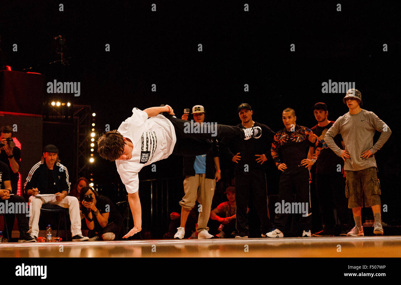 Braunschweig, Germany. 24th Oct, 2015. Dancers from South Korean crew ...