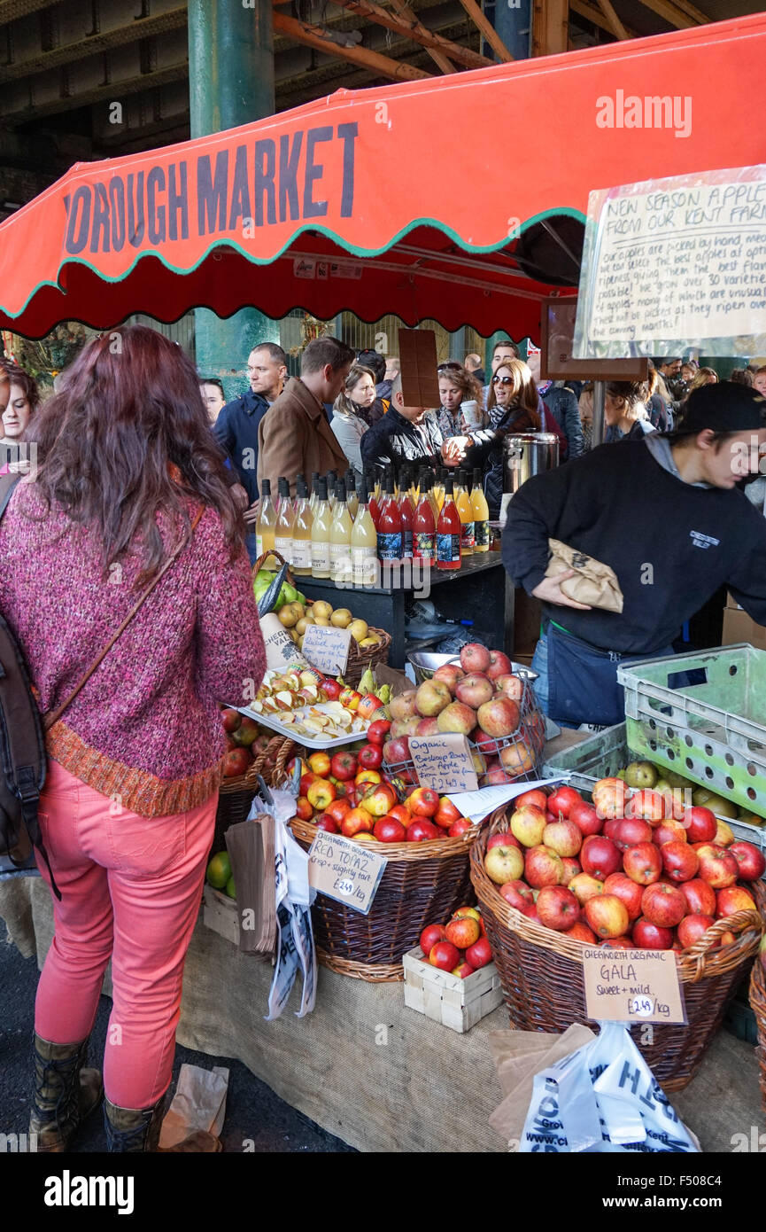Borough market english apple fruit stall hi-res stock photography and ...