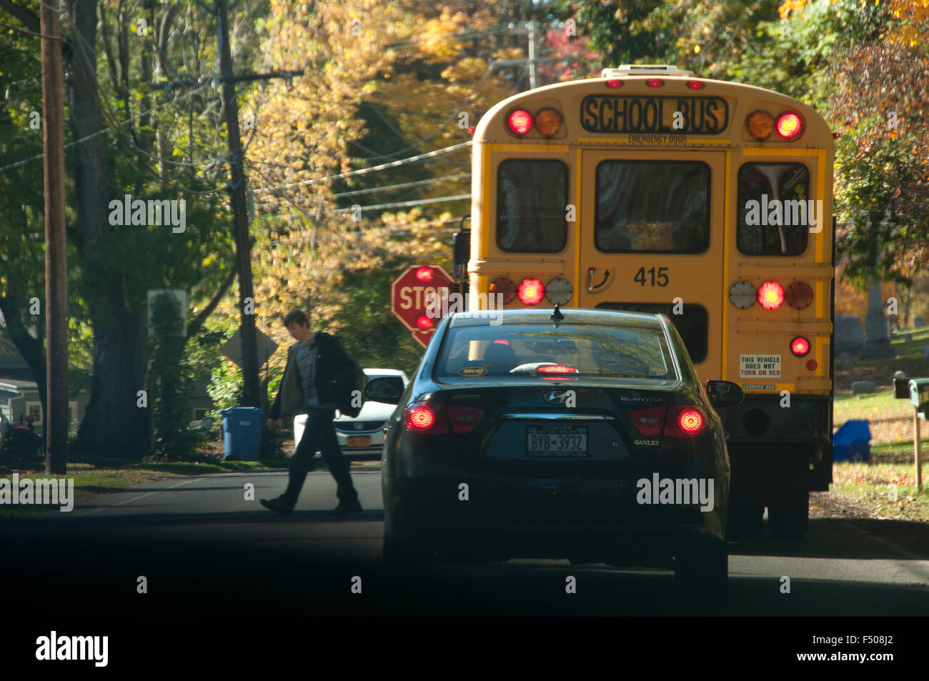 School bus stopped hi-res stock photography and images - Alamy