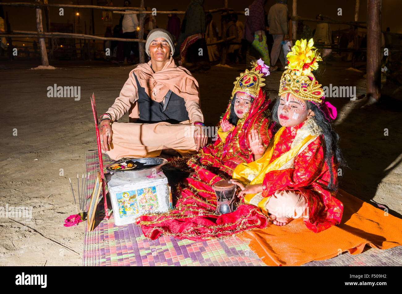 Children river ganges hi-res stock photography and images - Alamy